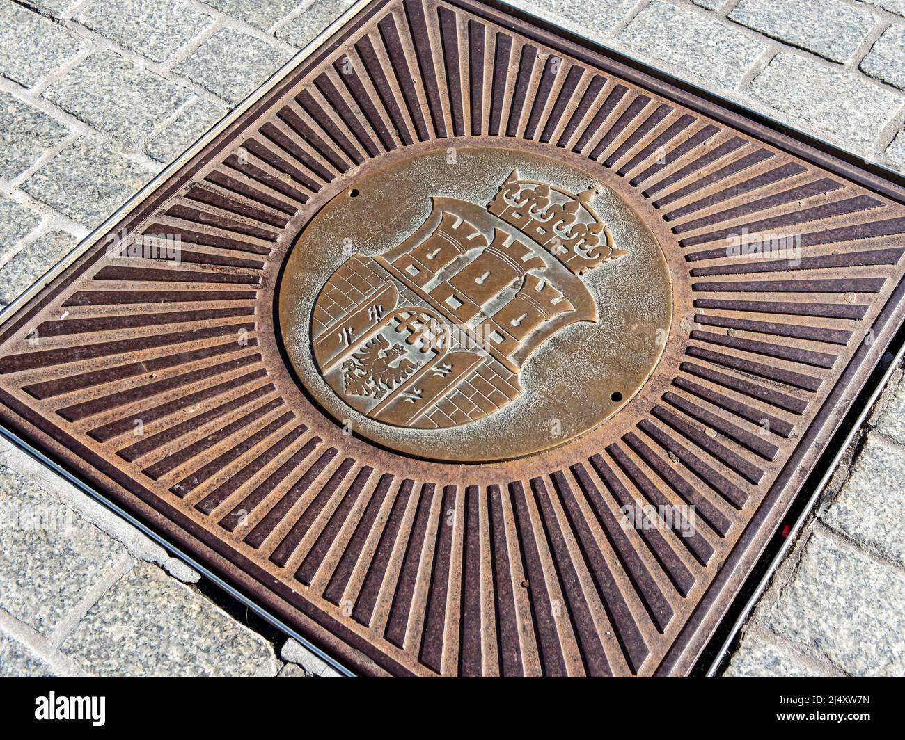 Square manhole cover hi-res stock photography and images - Alamy