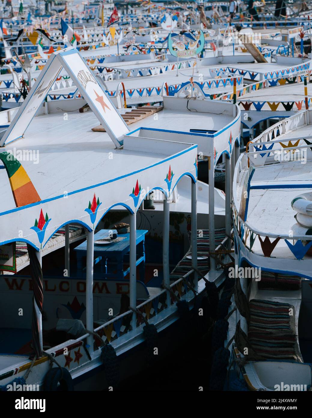 Crowded boats hi-res stock photography and images - Alamy
