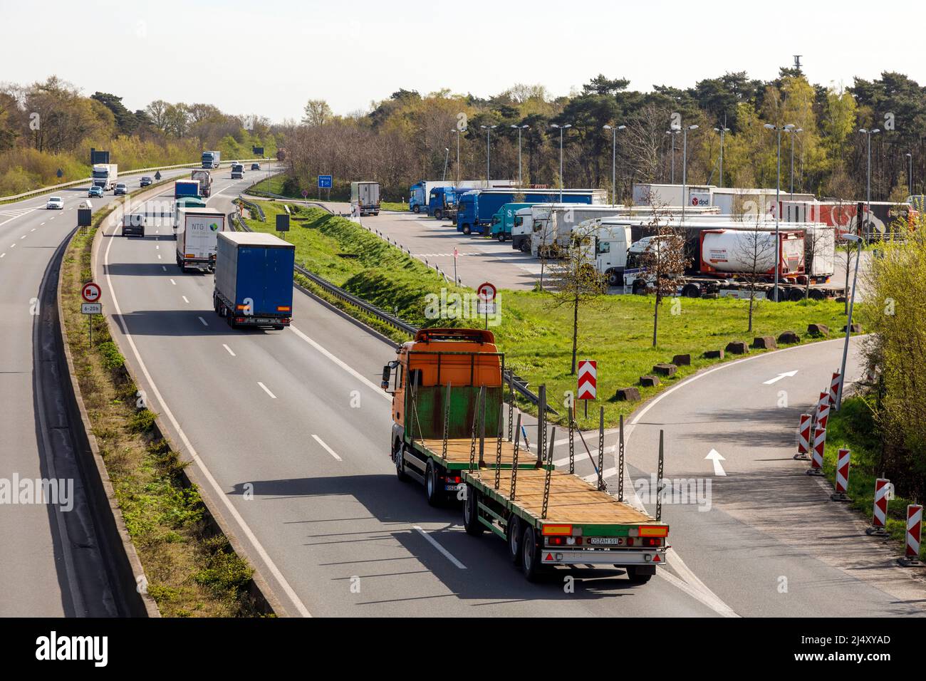 Motorway traffic at a crowded rest area Neufelder Heide Stock Photo - Alamy