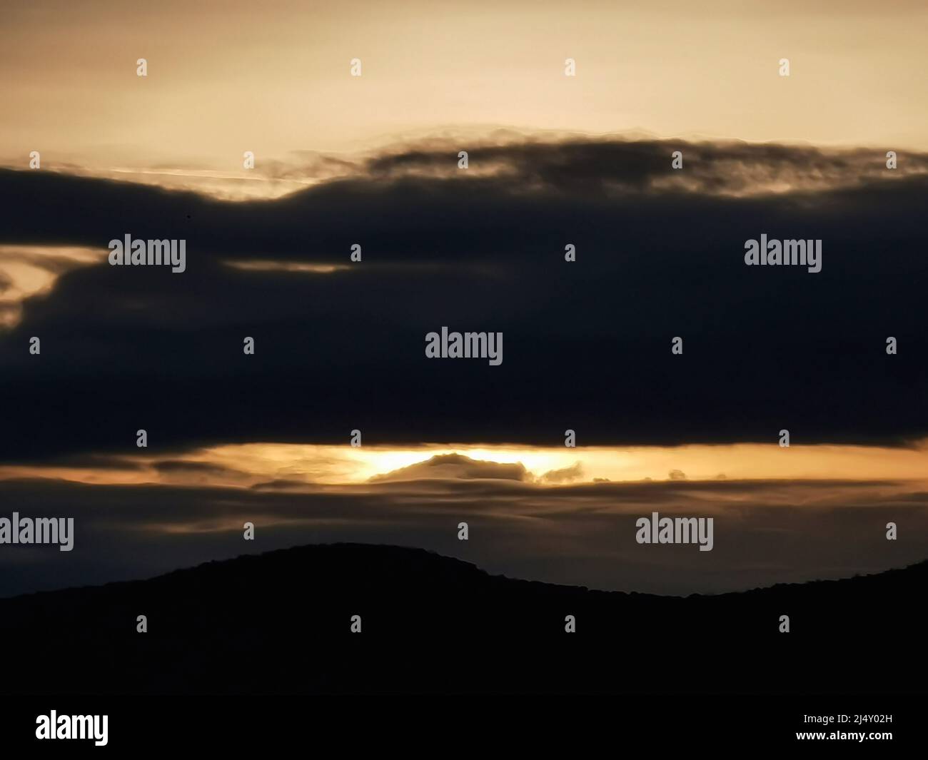 Thick cloud covering the sun's rays at sunset Stock Photo - Alamy