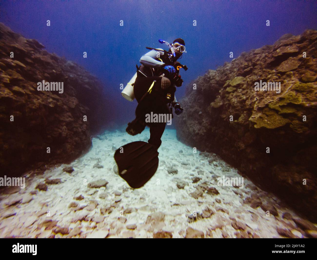 Underwater rock formation hi-res stock photography and images - Alamy
