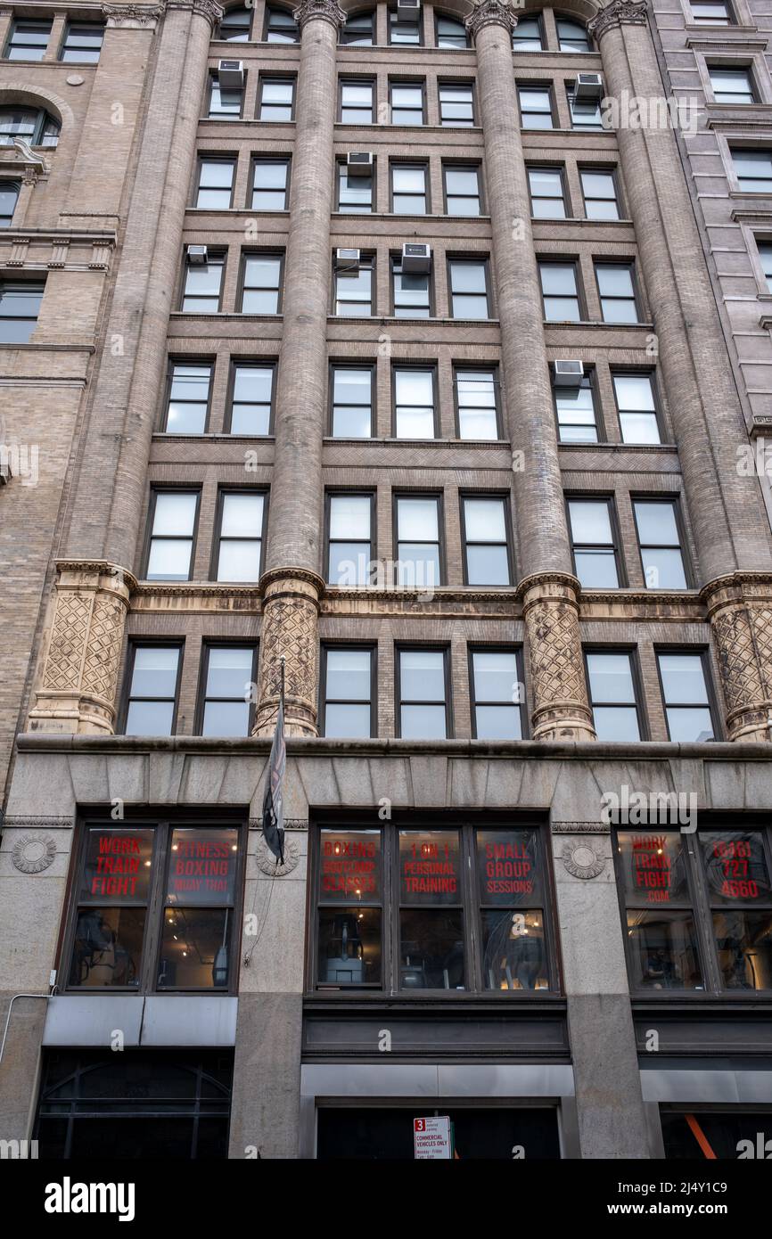 Broadway architecture hi-res stock photography and images - Alamy