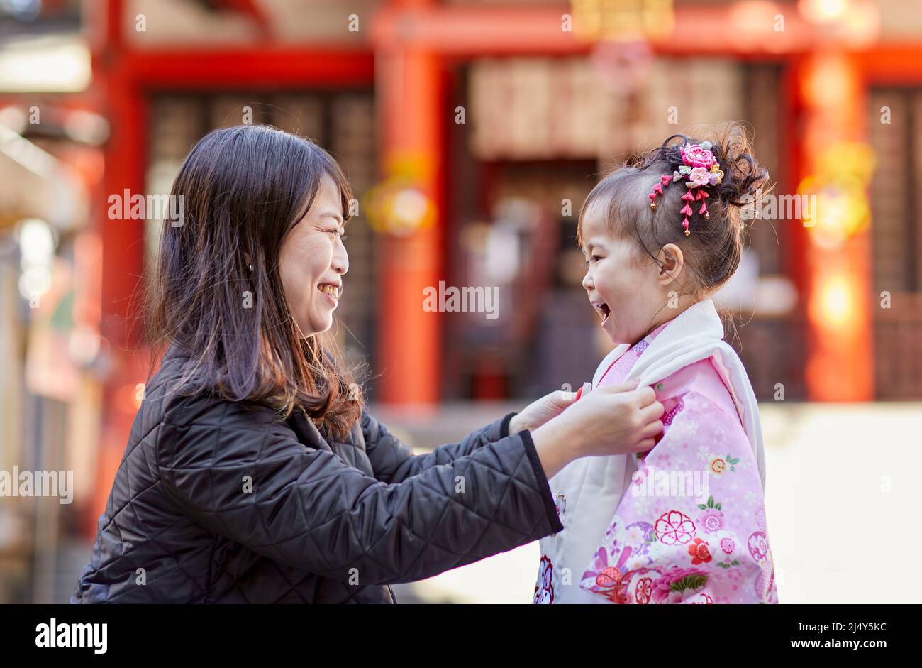 Japanese kids celebrating Shichigosan at the temple Stock Photo - Alamy