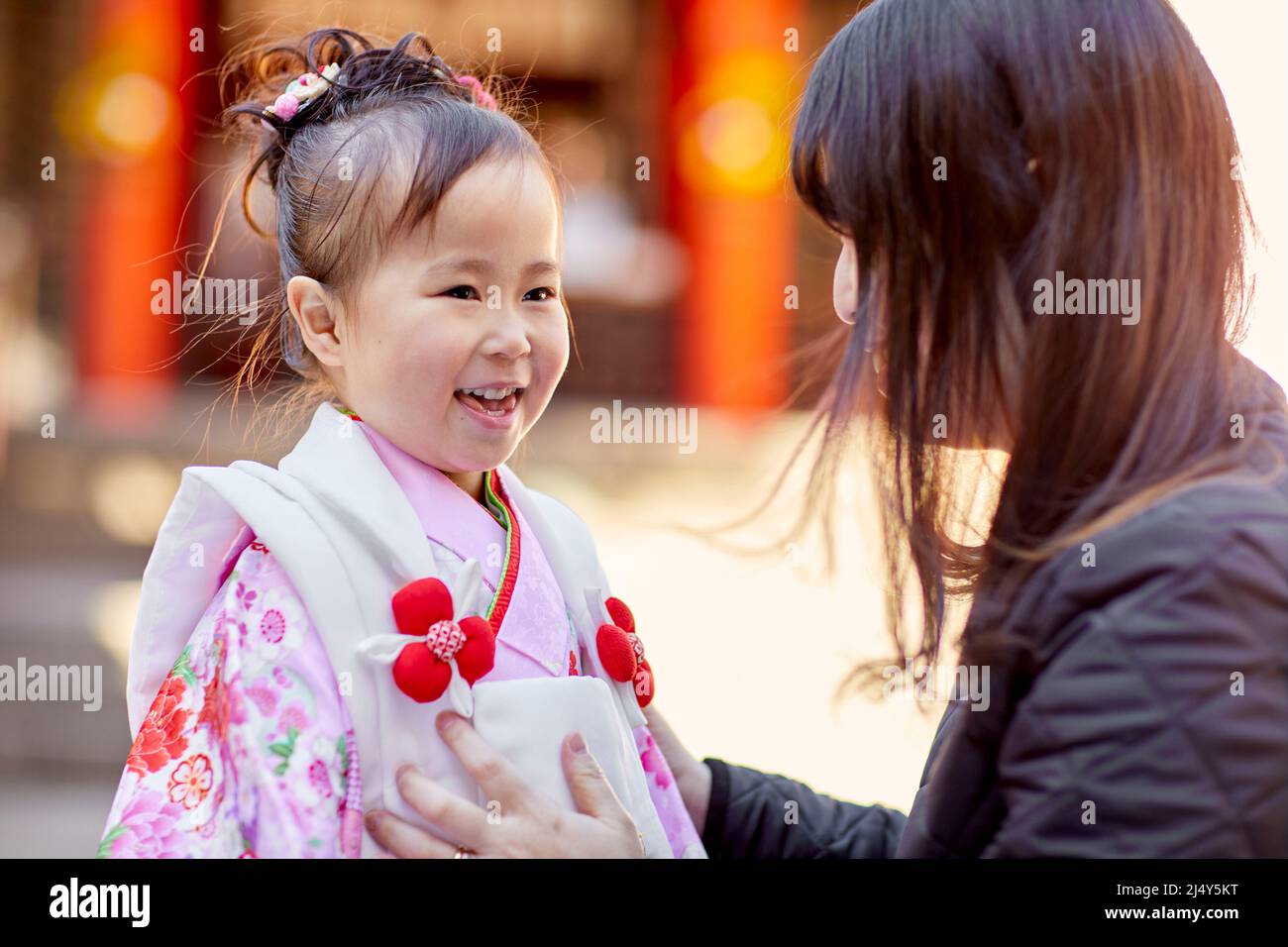Japanese kids celebrating Shichigosan at the temple Stock Photo - Alamy
