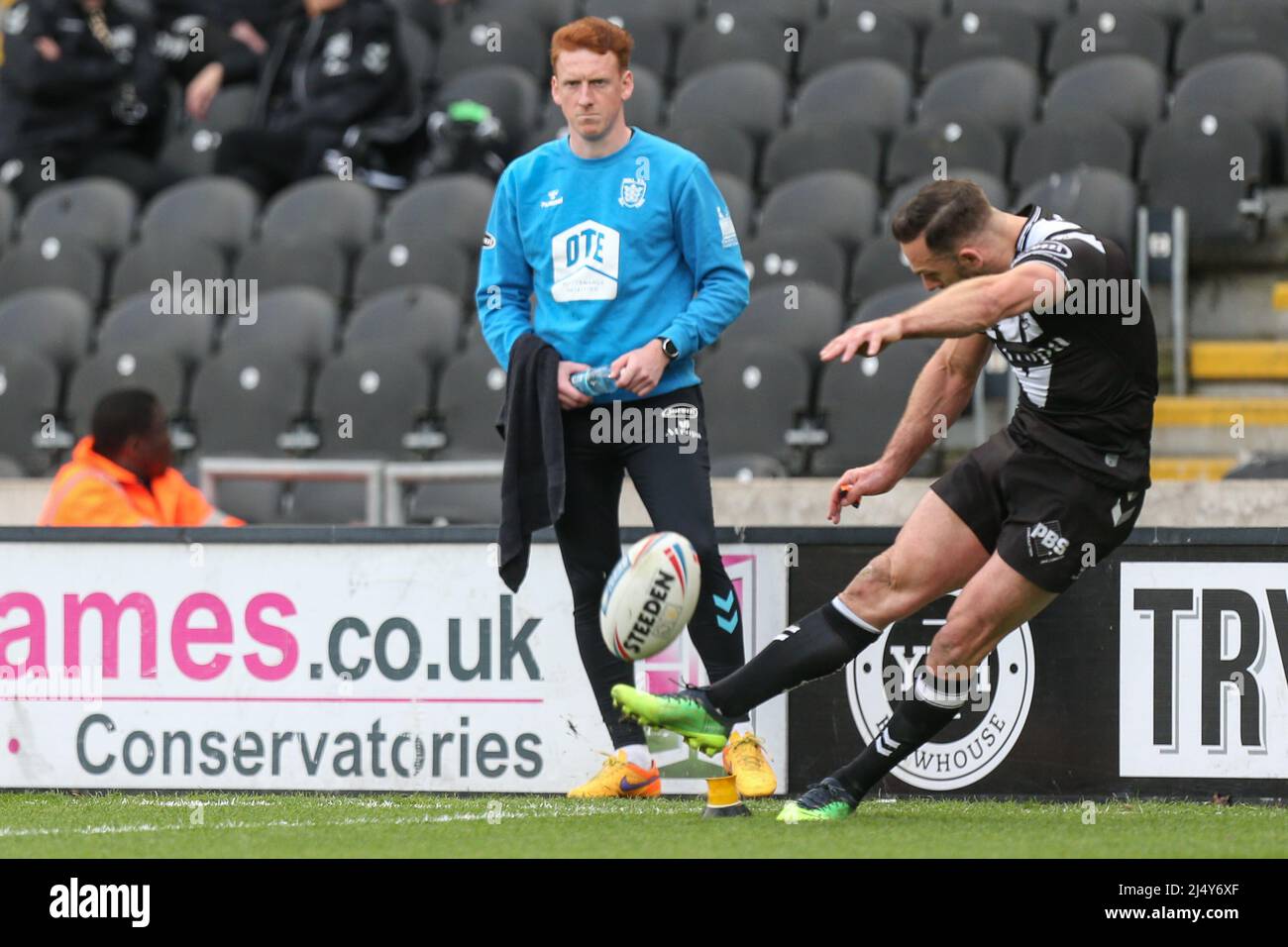 Luke Gale #7 of Hull FC kicks the conversion kick Stock Photo - Alamy