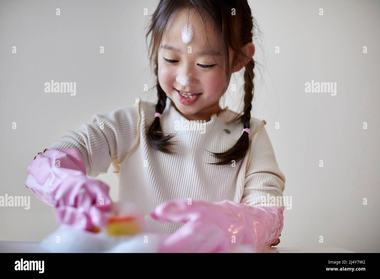 Japanese kid washing dishes at home Stock Photo - Alamy