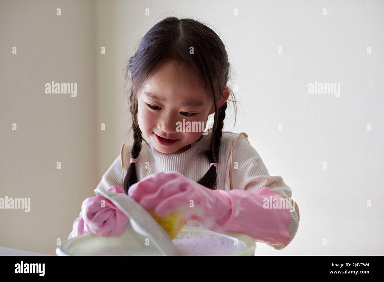 Japanese kid washing dishes at home Stock Photo - Alamy