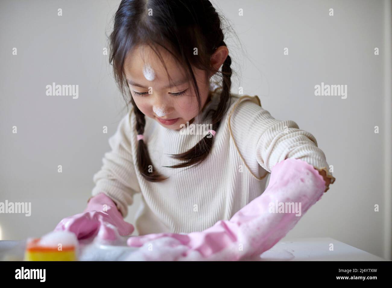 Japanese kid washing dishes at home Stock Photo - Alamy