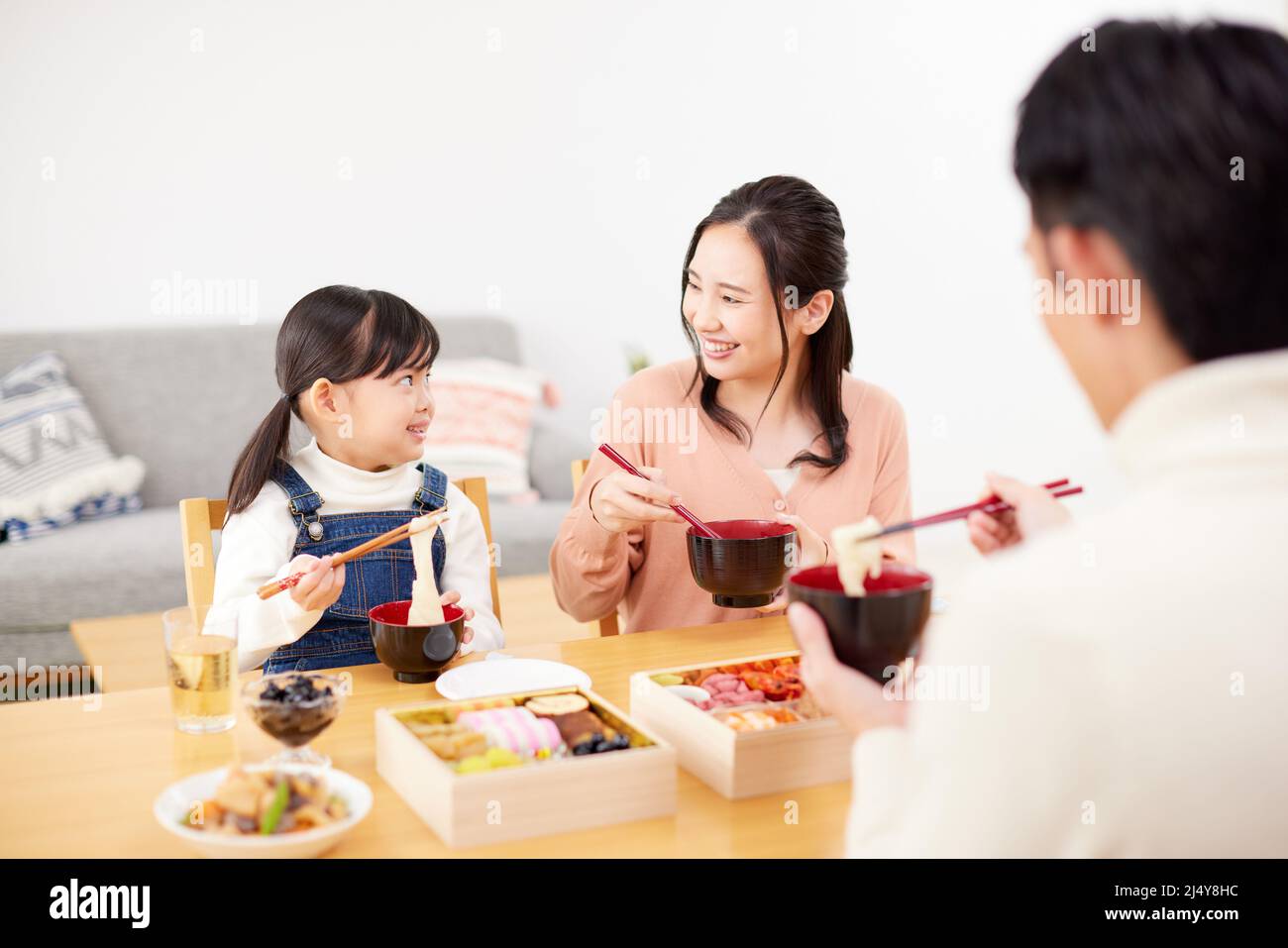 Asian family eating new year's meal hi-res stock photography and images ...