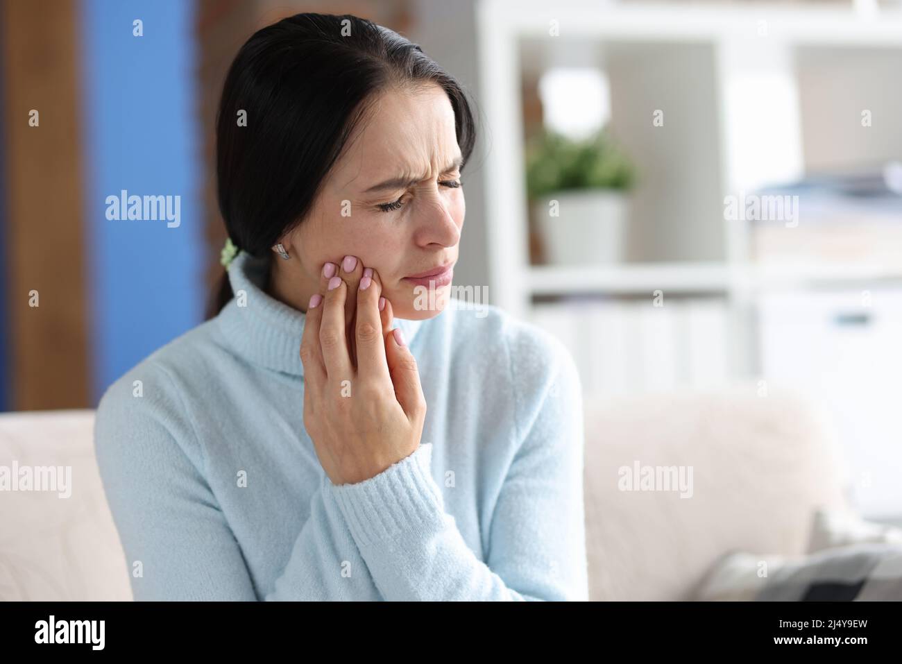 Young woman with severe toothache at home Stock Photo - Alamy