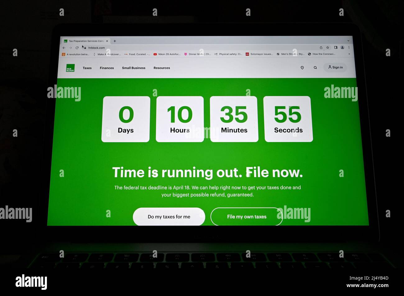 2021 tax forms hi-res stock photography and images - Alamy
