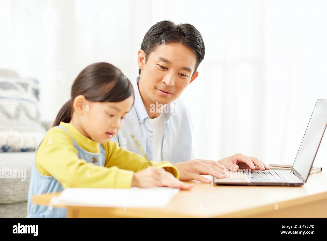Asian parents homework hi-res stock photography and images - Alamy