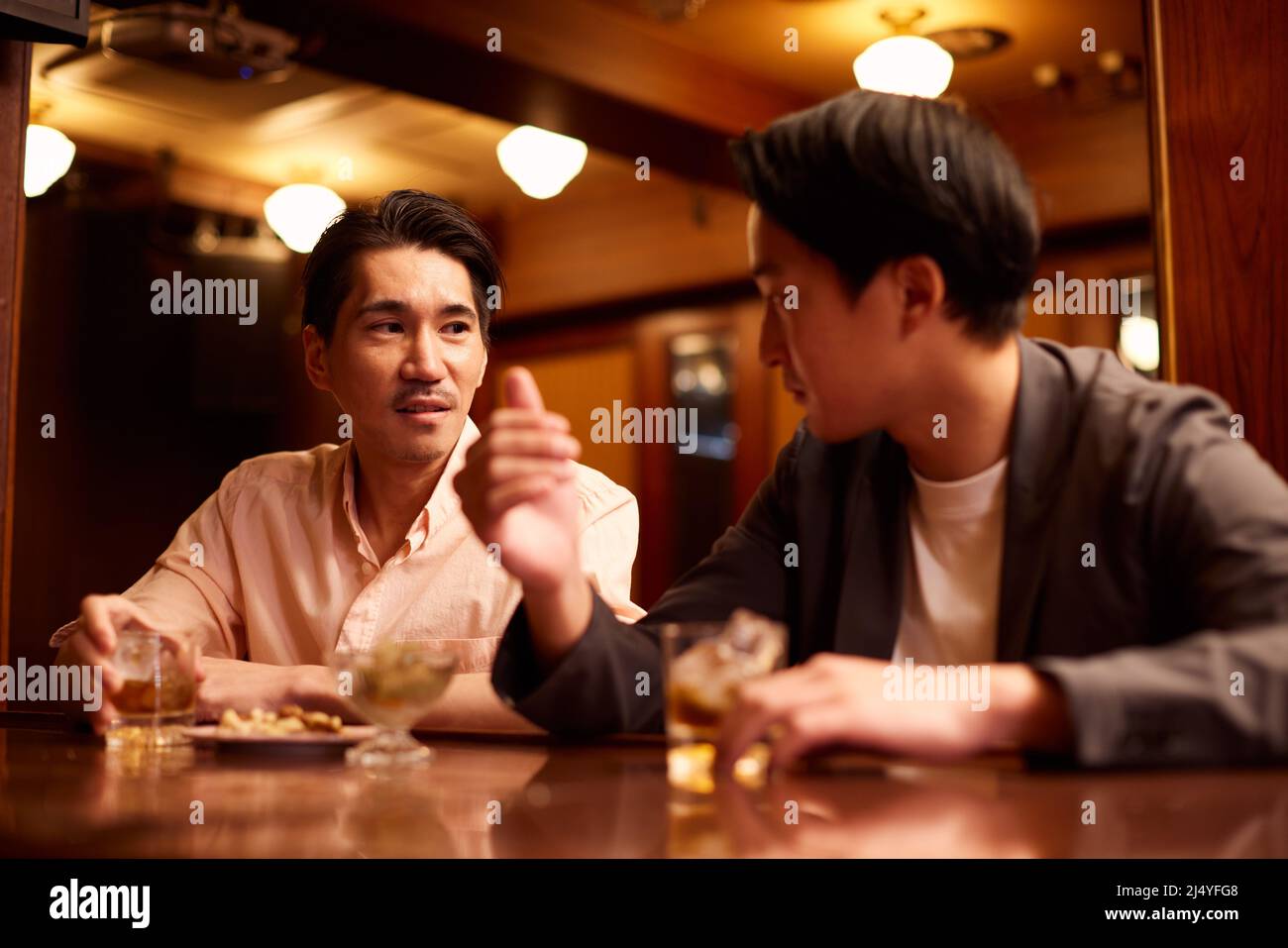 Japanese snack bar counter hi-res stock photography and images - Alamy