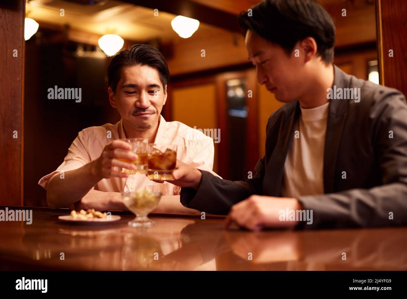 Japanese snack bar counter hi-res stock photography and images - Alamy