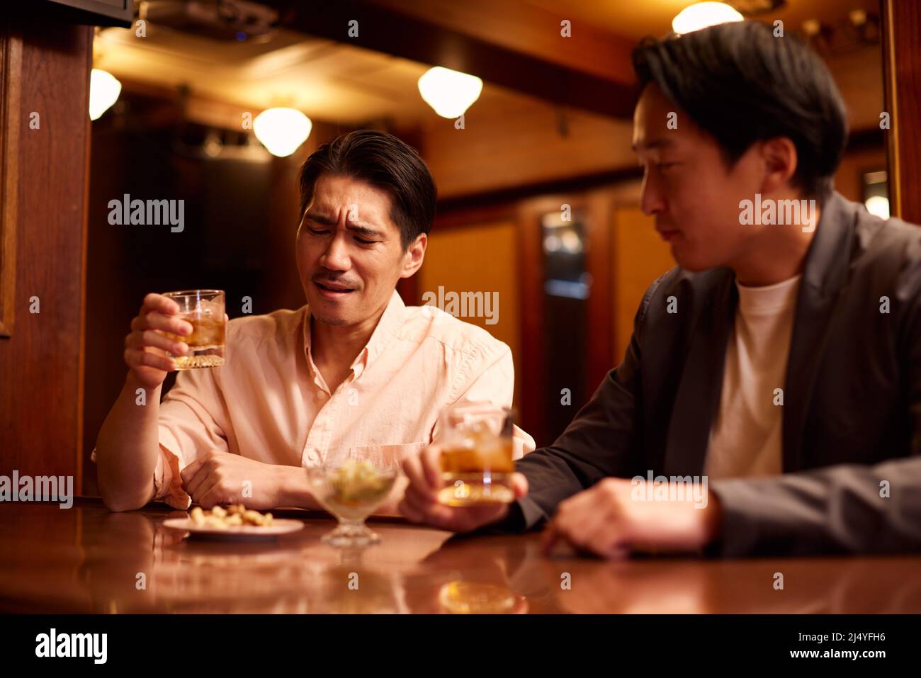 Japanese snack bar counter hi-res stock photography and images - Alamy