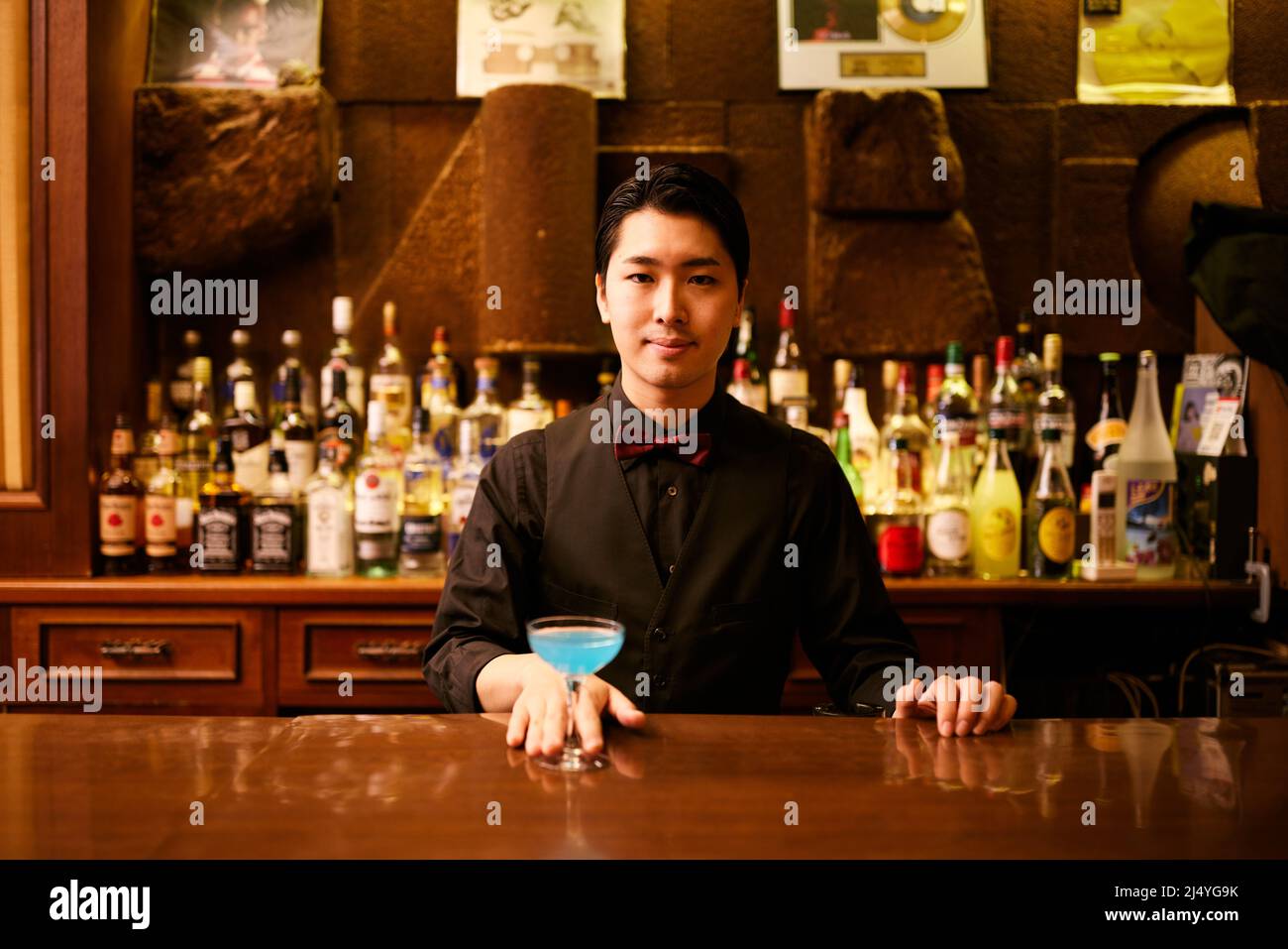 Japanese bartender serving a drink Stock Photo - Alamy