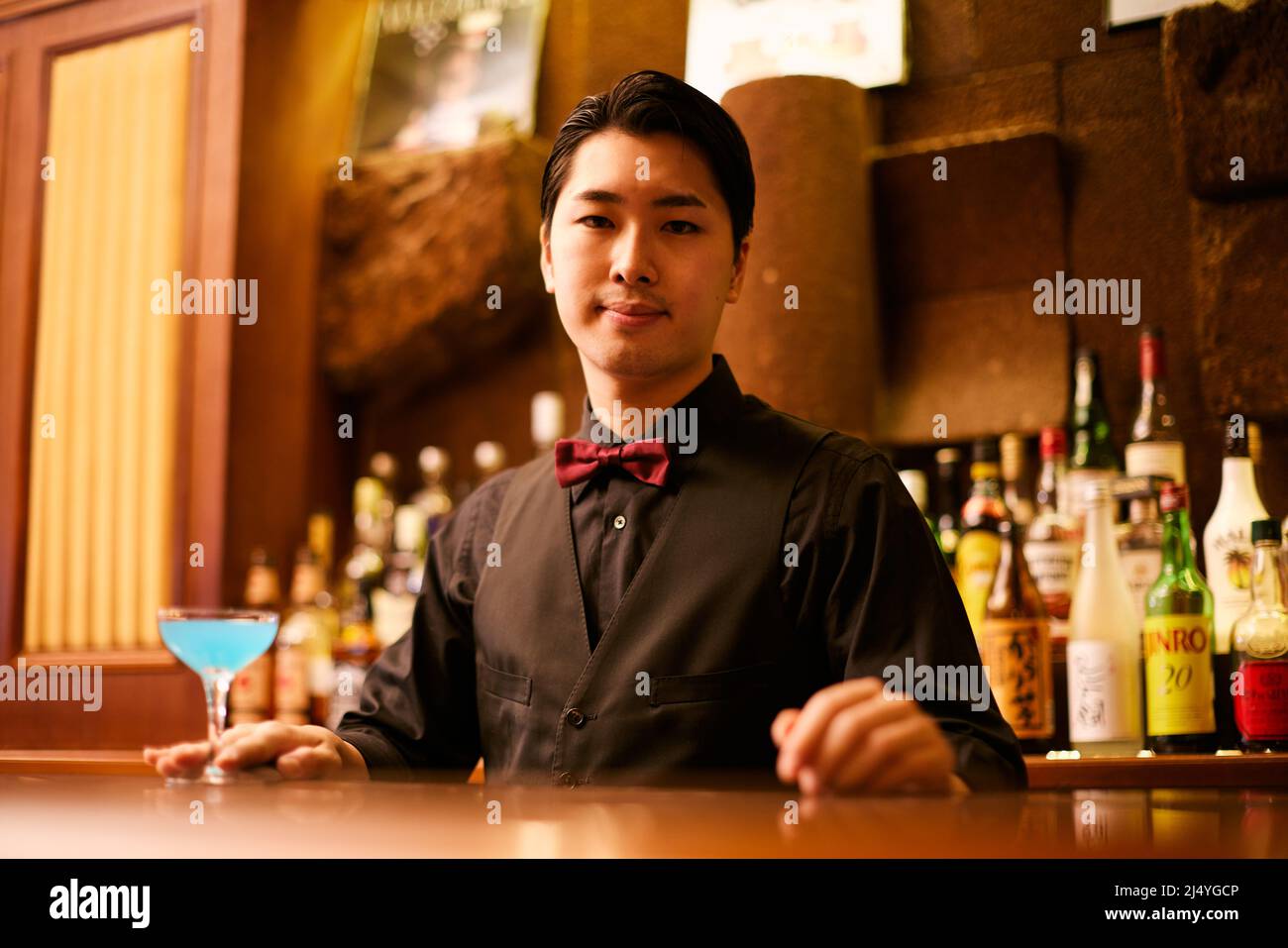 Japanese bartender serving a drink Stock Photo - Alamy