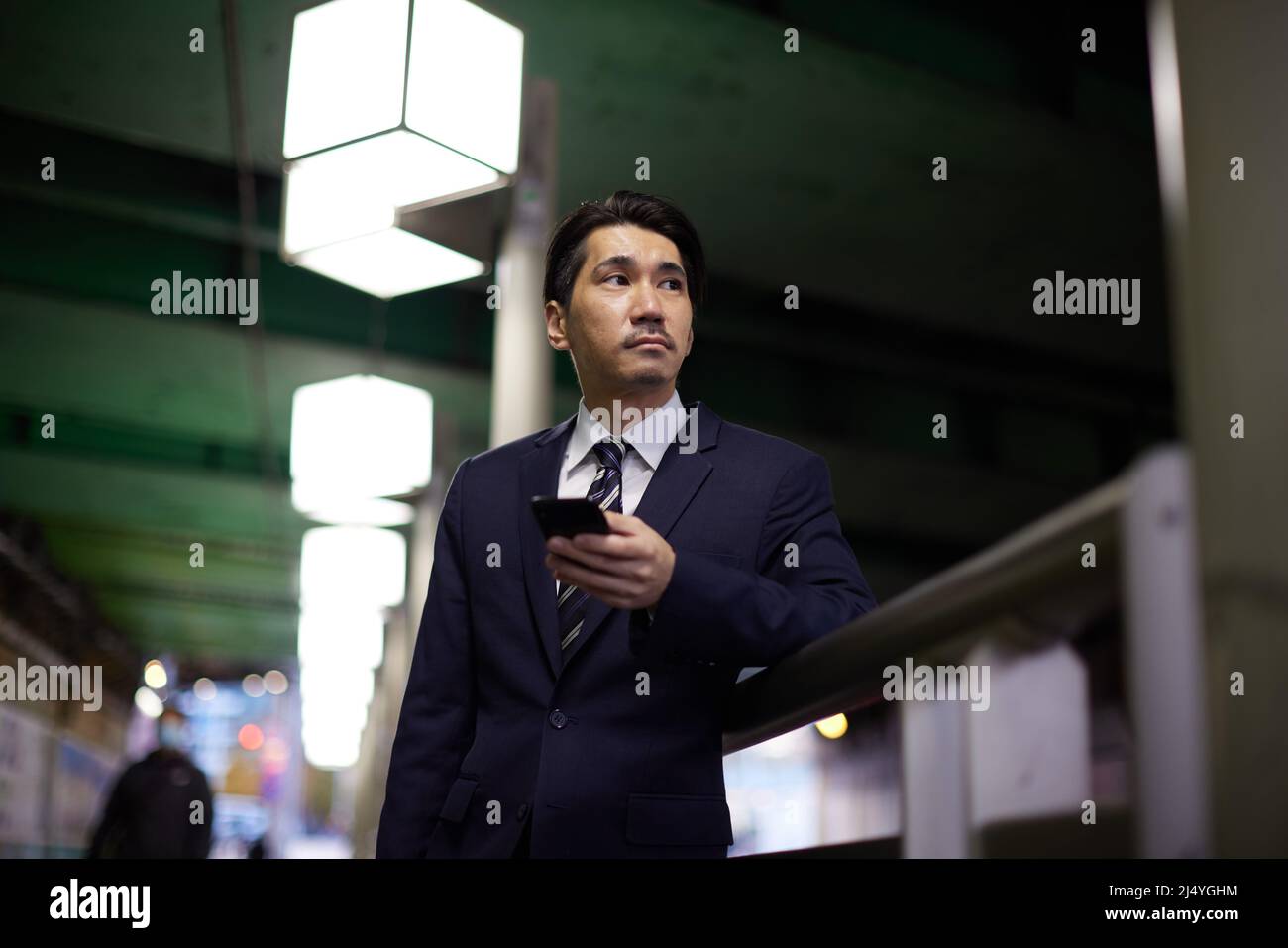 Japanese businessman downtown Tokyo Stock Photo - Alamy