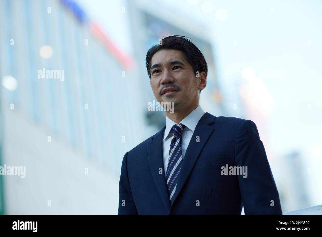 Japanese businessman downtown Tokyo Stock Photo - Alamy