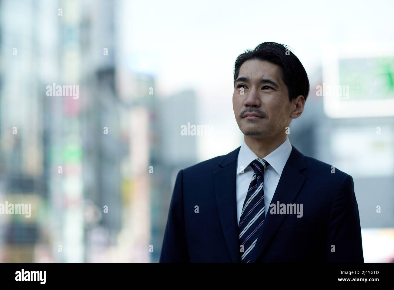 Japanese businessman downtown Tokyo Stock Photo - Alamy