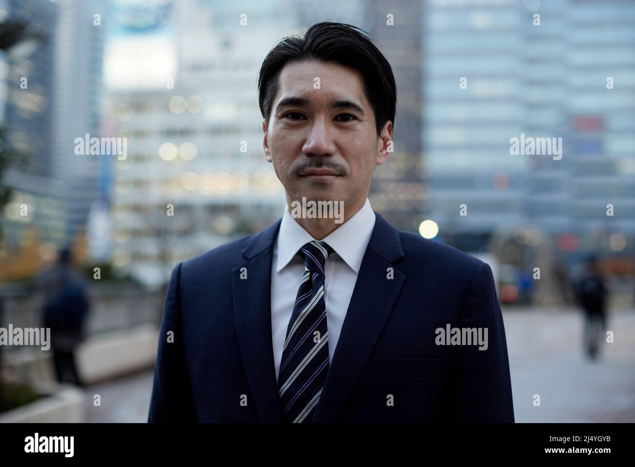 Japanese businessman downtown Tokyo Stock Photo - Alamy