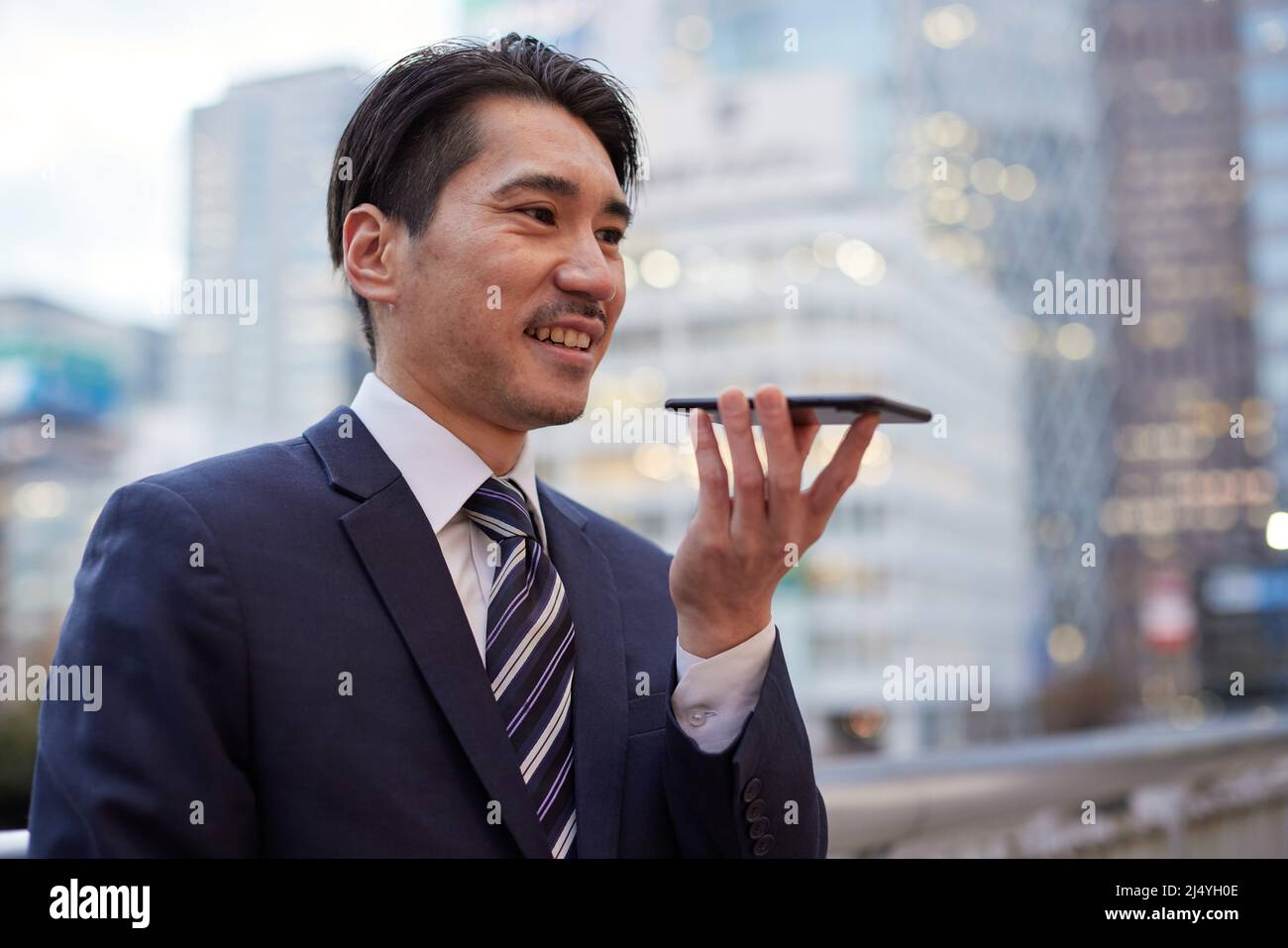 Japanese businessman downtown Tokyo Stock Photo - Alamy