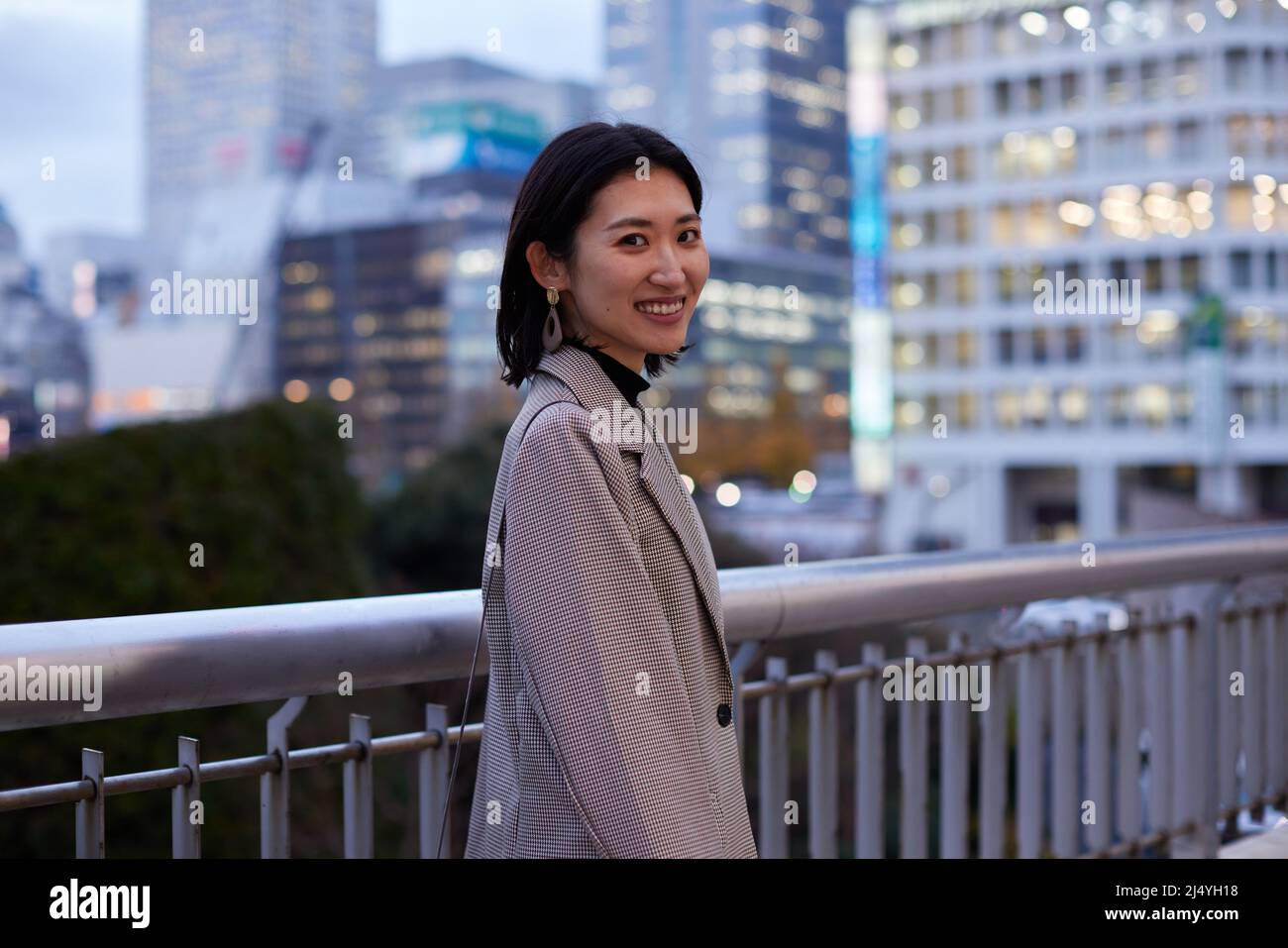 Japanese woman downtown Tokyo Stock Photo - Alamy