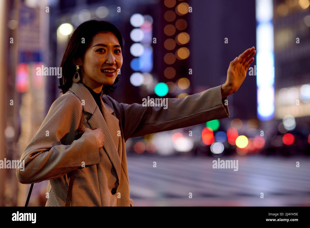 Japanese woman downtown Tokyo Stock Photo - Alamy