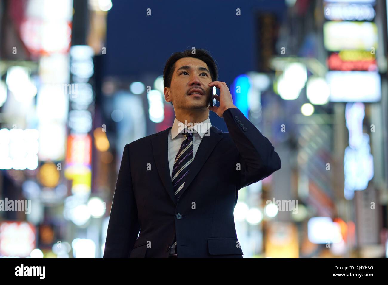 Japanese businessman downtown Tokyo Stock Photo - Alamy