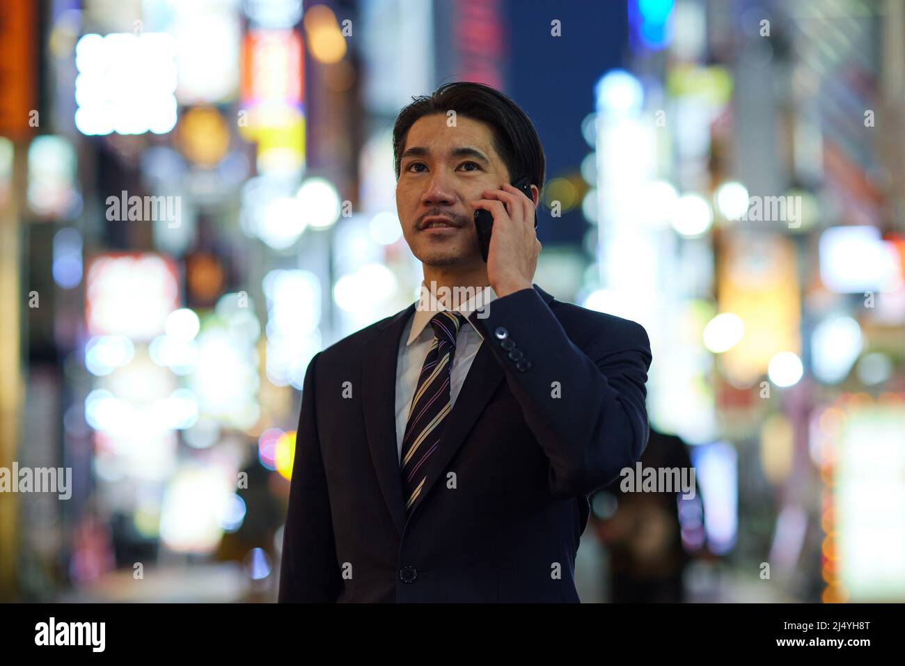 Japanese businessman downtown Tokyo Stock Photo - Alamy