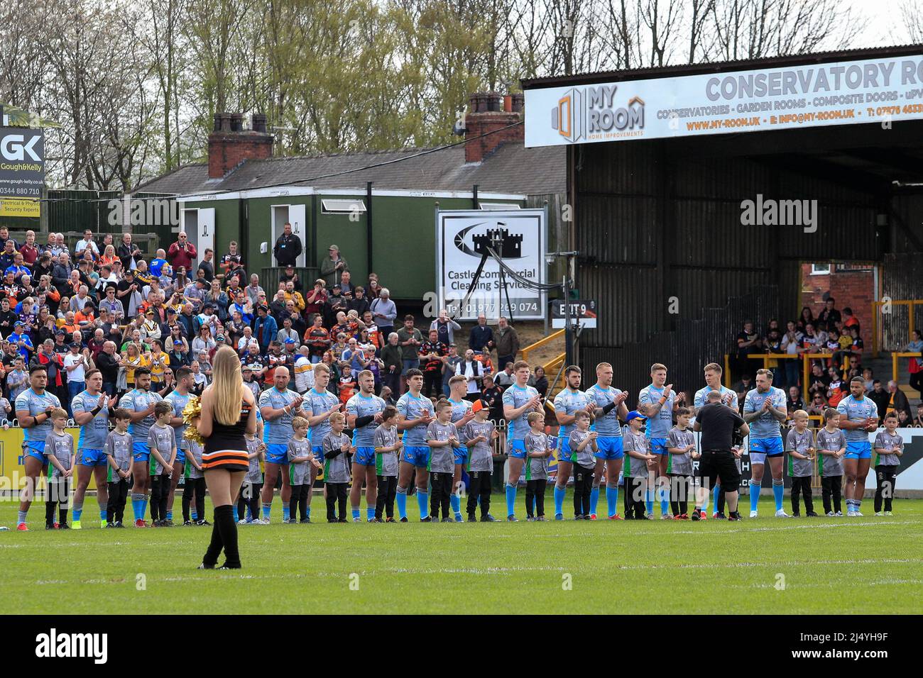 Team lines hi-res stock photography and images - Alamy