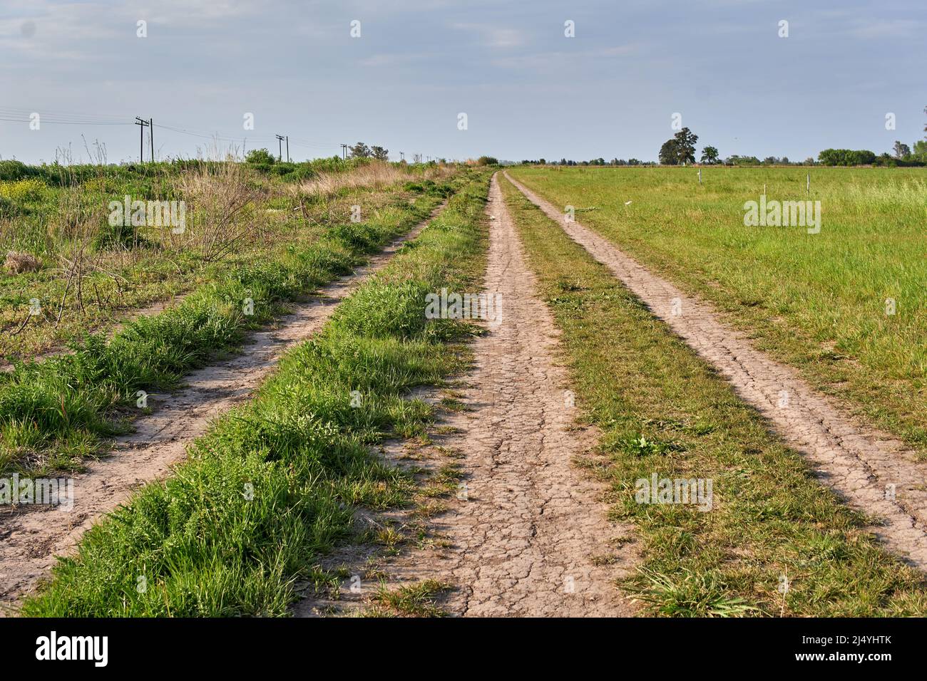 Dirt road through barren landscape hi-res stock photography and images ...