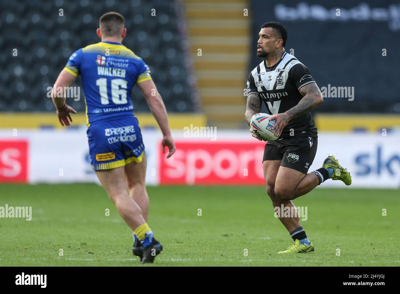 Manu Ma'u #12 of Hull FC runs with the ball up the pitch Stock Photo ...