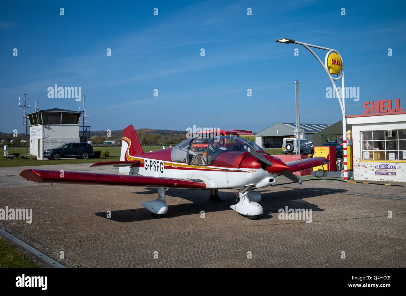 Robin 2160 hi-res stock photography and images - Alamy