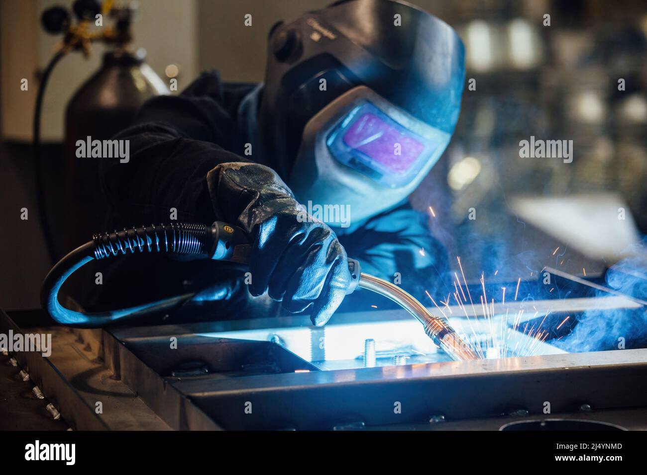 Welder in protective mask hi-res stock photography and images - Alamy