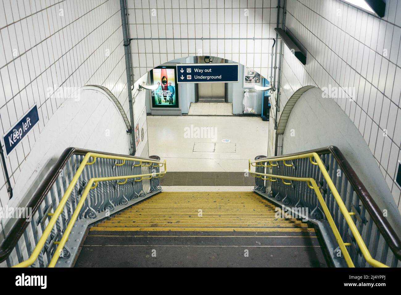 Vauxhall station platform hi-res stock photography and images - Alamy