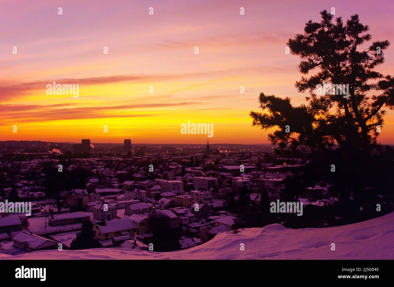 Manchester skyline silhouette hi-res stock photography and images - Alamy