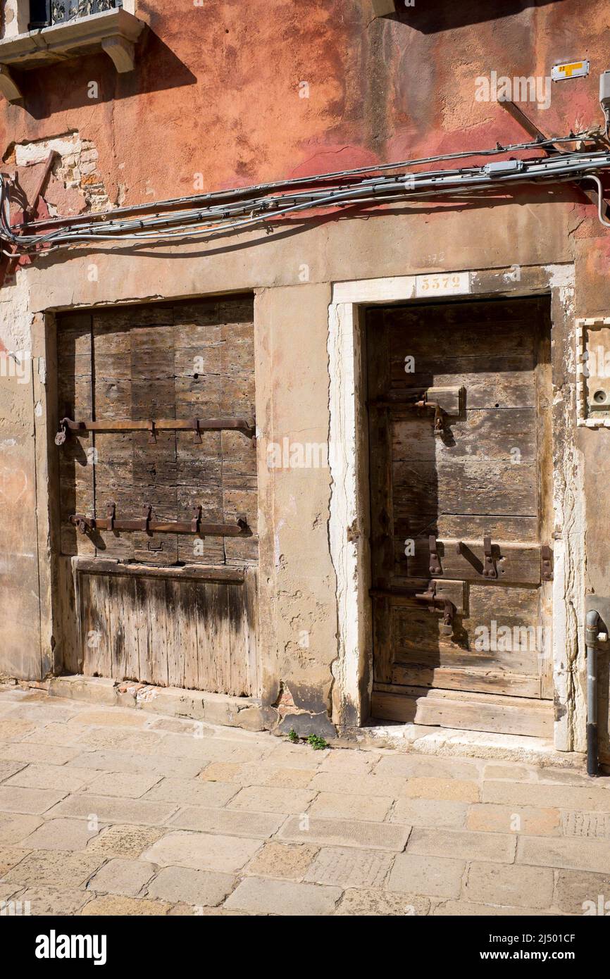 Very Old Building Door Cannaregio Venice Italy Stock Photo - Alamy