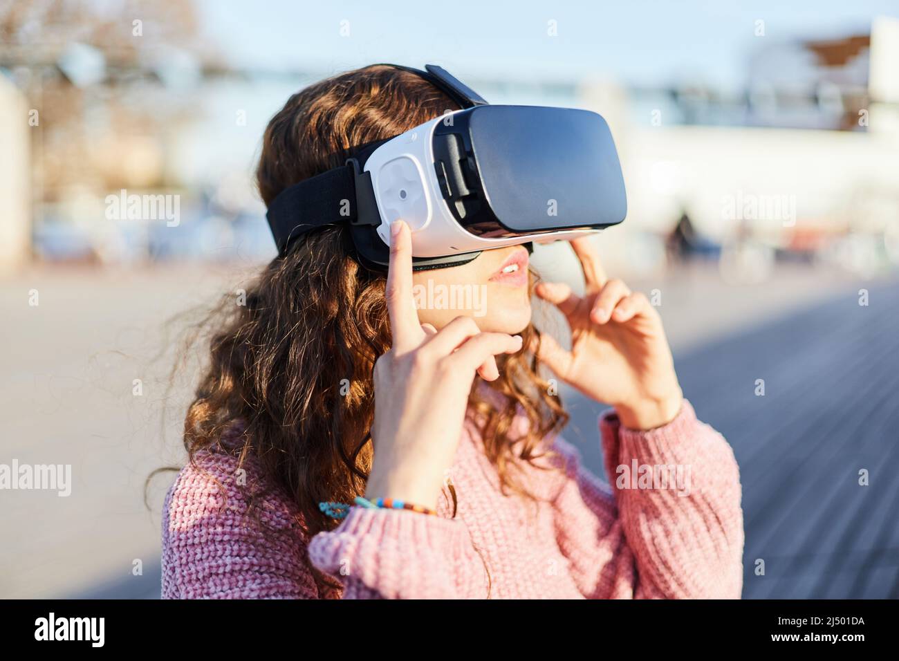 Metaverse city hi-res stock photography and images - Alamy