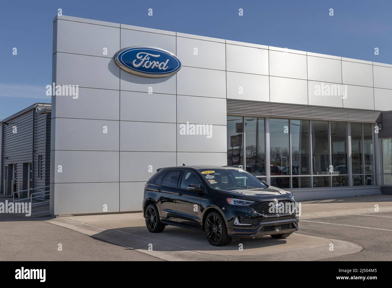 Richmond - Circa April 2022: Used Ford Edge display at a dealership ...