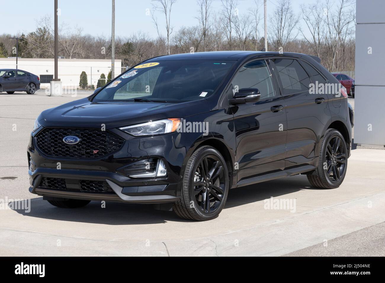 Richmond - Circa April 2022: Used Ford Edge display at a dealership ...
