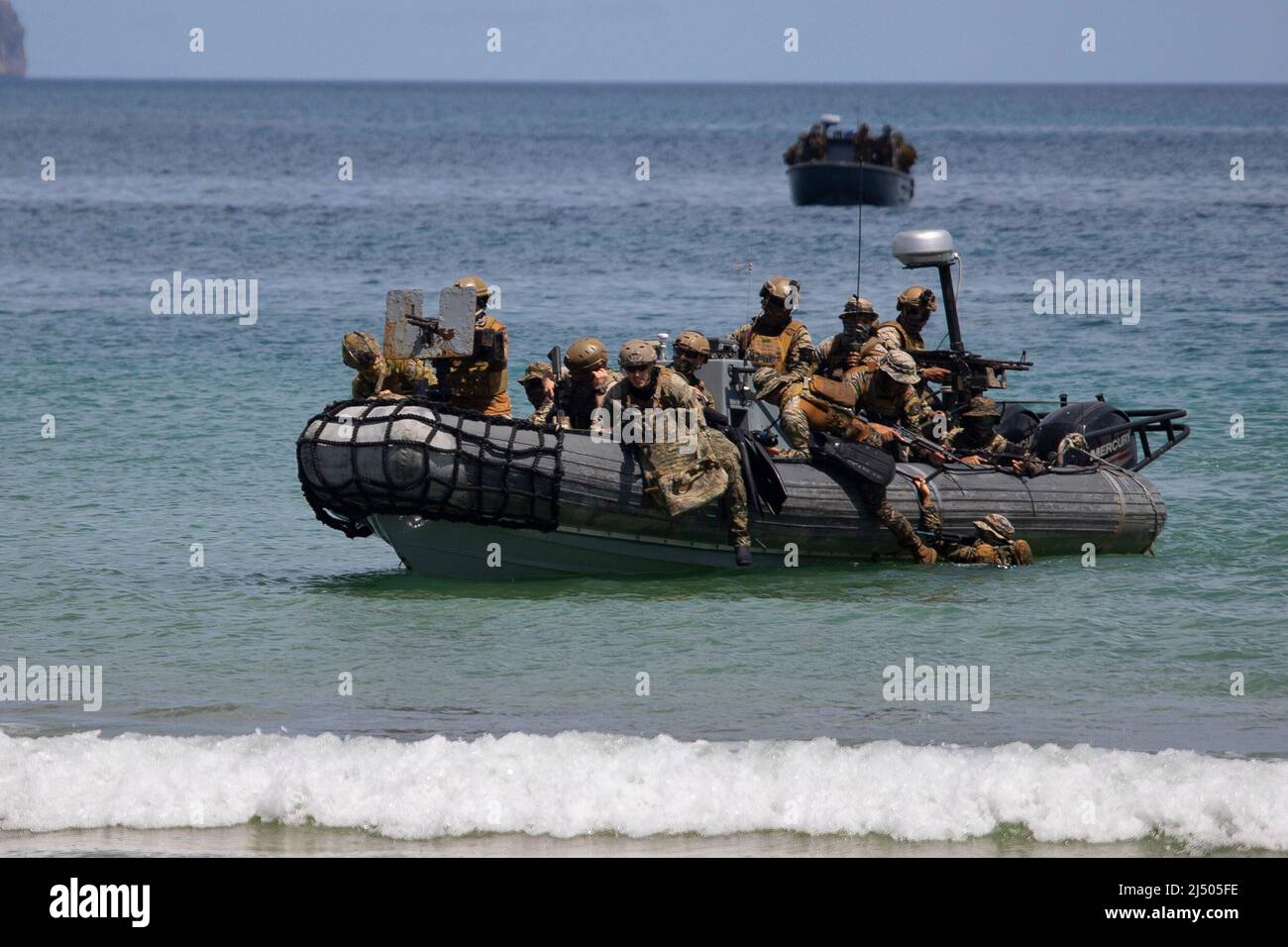 Members of the Philippine Navy Special Operations Group, U.S. Navy ...