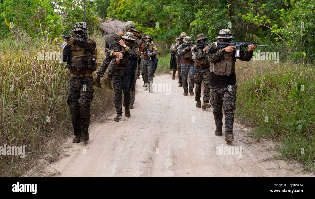 Members of the Philippine Navy Special Operations Group, U.S. Navy ...