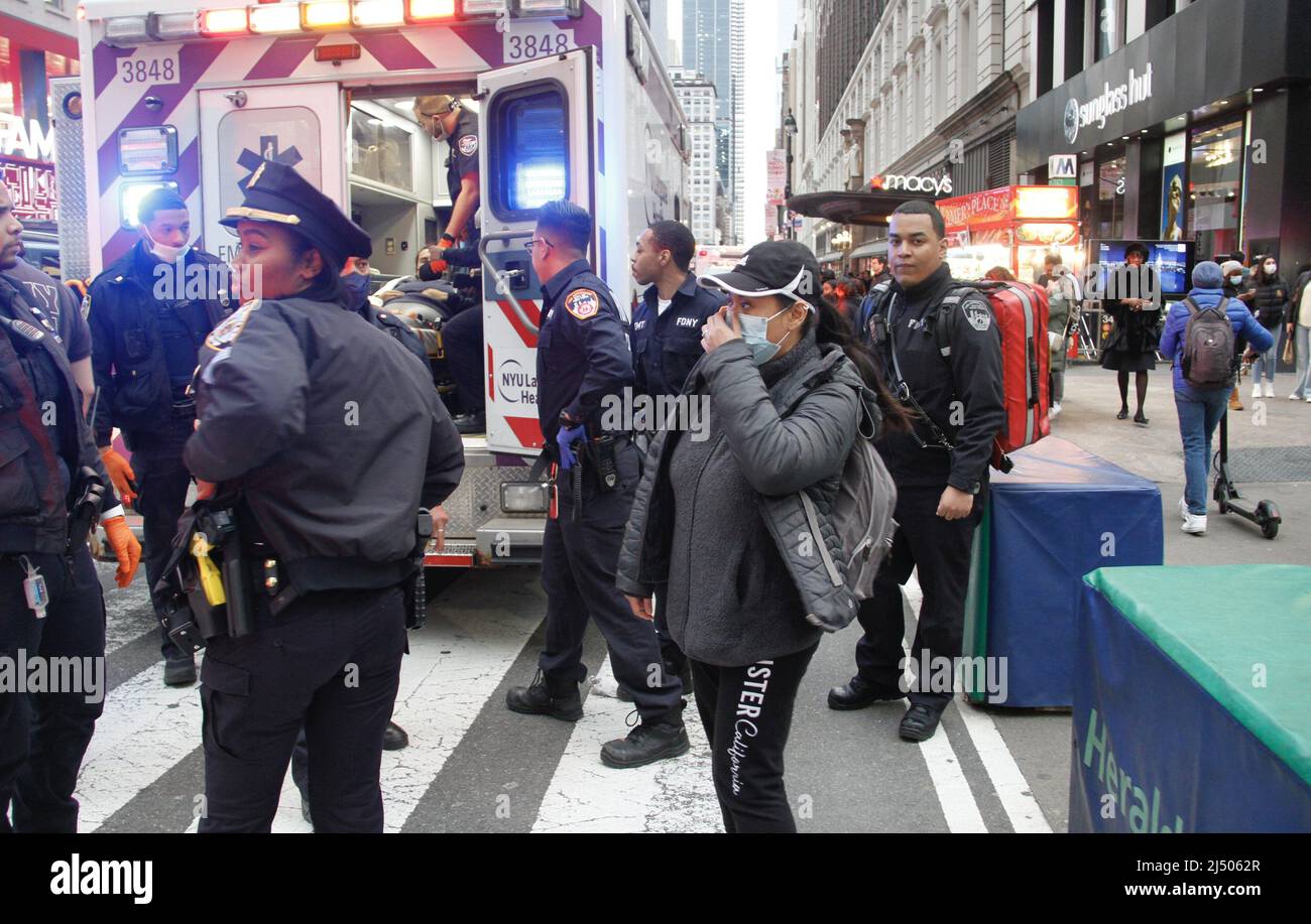 First aid station new york hi-res stock photography and images - Alamy