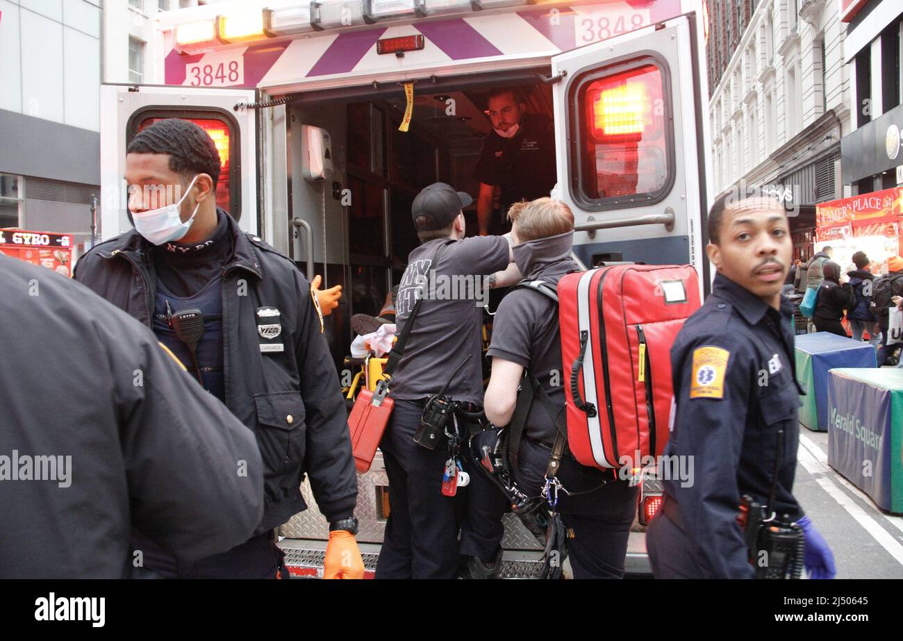 First aid station new york hi-res stock photography and images - Alamy