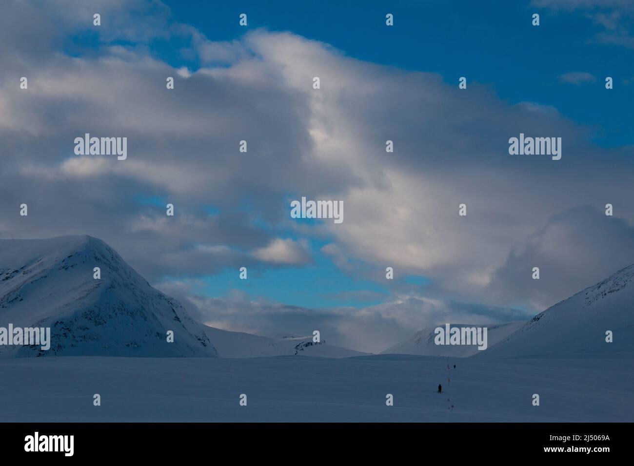 The view of Kungsleden trail from Salka hut at sunset during the winter ...