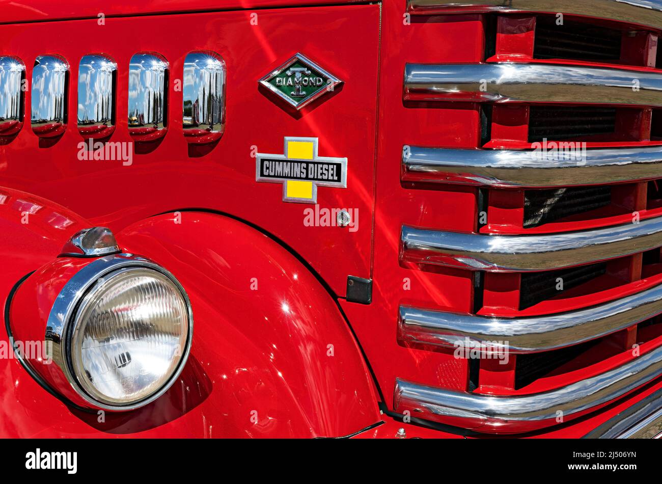 Trucks Australia / Diamond T 950 Semi Truck in the 1850`s gold mining ...