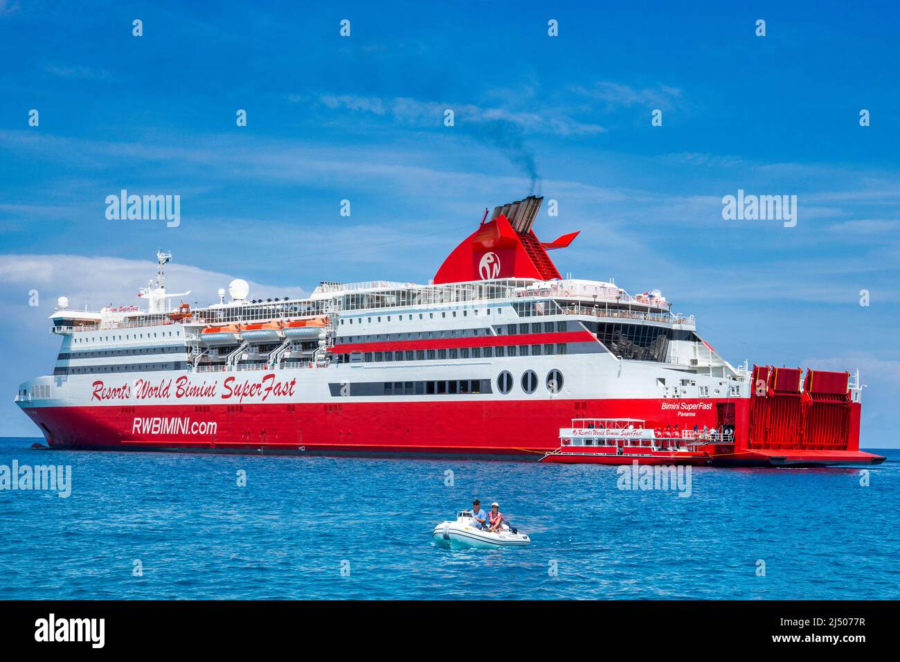 Cruise ship anchored off Bimini in the Bahamas Stock Photo - Alamy