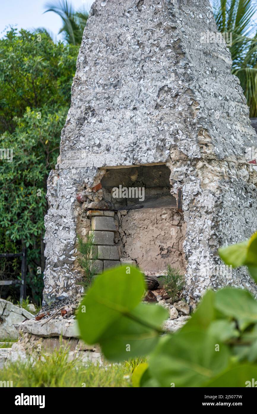 Ruin ruins fireplace hi-res stock photography and images - Alamy
