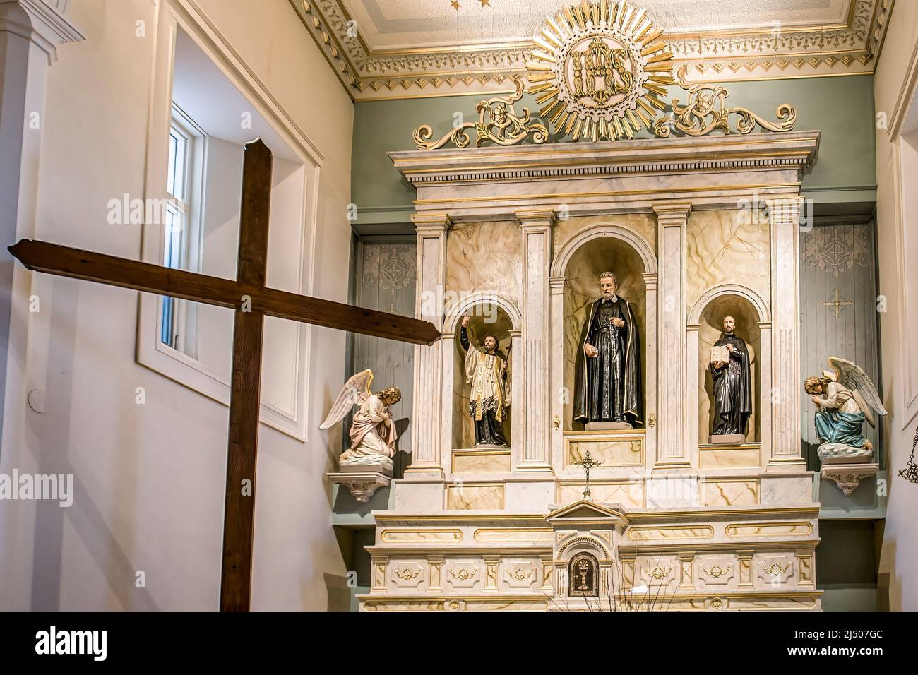 Catholic church altar saints hi-res stock photography and images - Alamy